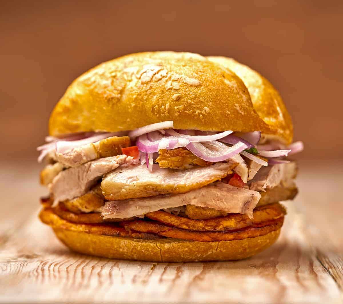 Pan con Chicharron - Chancho - Pollo- Receta - Comidas Peruanas