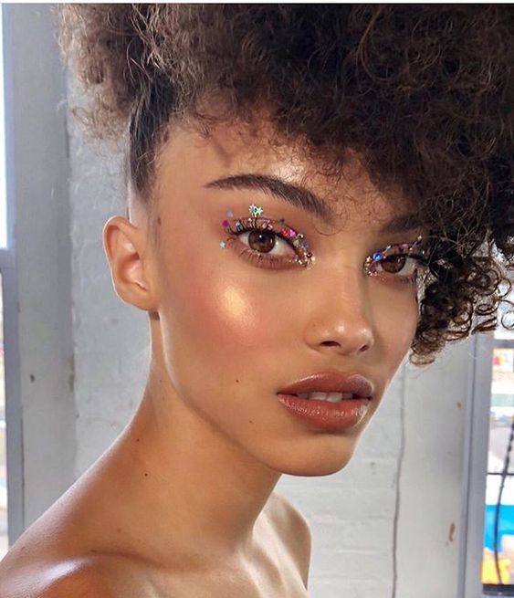 What Is Euphoric Beauty? How To Get The Look - Eluxe Magazine